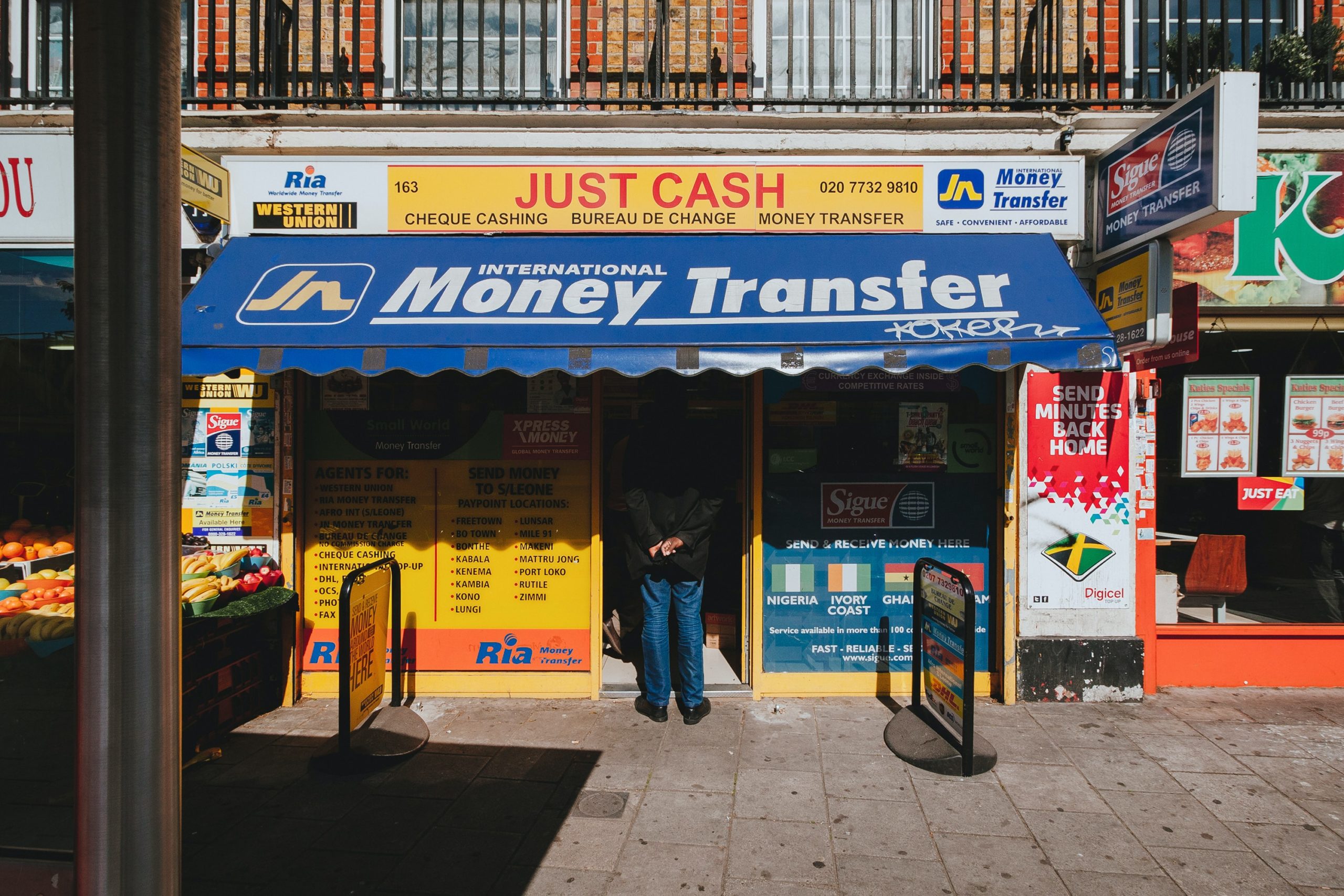 How money moves around the world - ADP ReThink Q